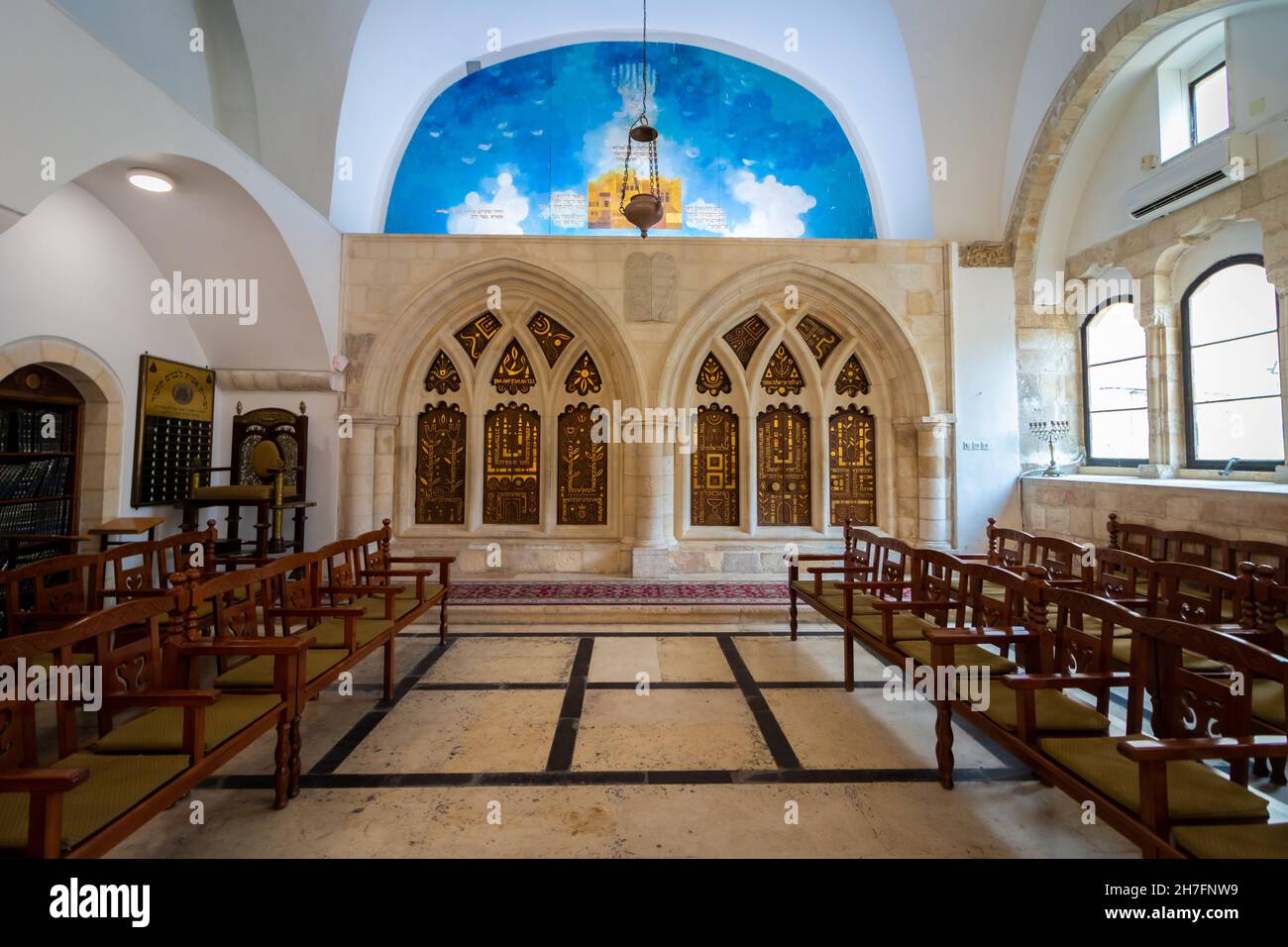 Ancient torah jewish scroll hi-res stock photography and images - Alamy