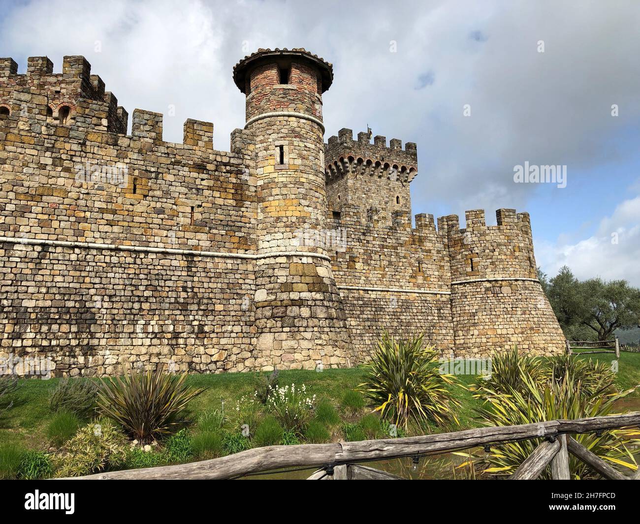 America beauty california castle hi-res stock photography and images ...