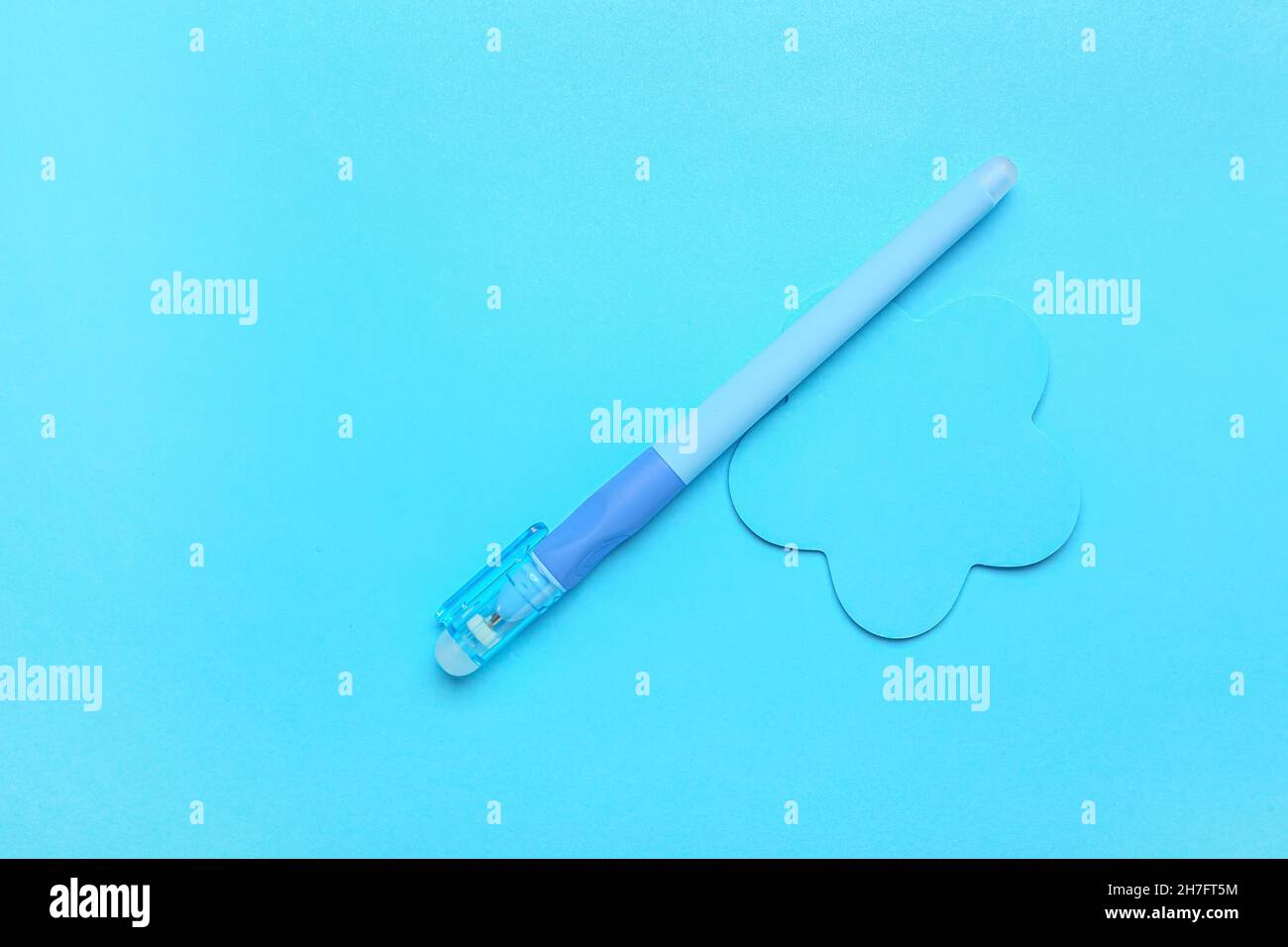 Ball-point pen and sticky notes on color background Stock Photo - Alamy