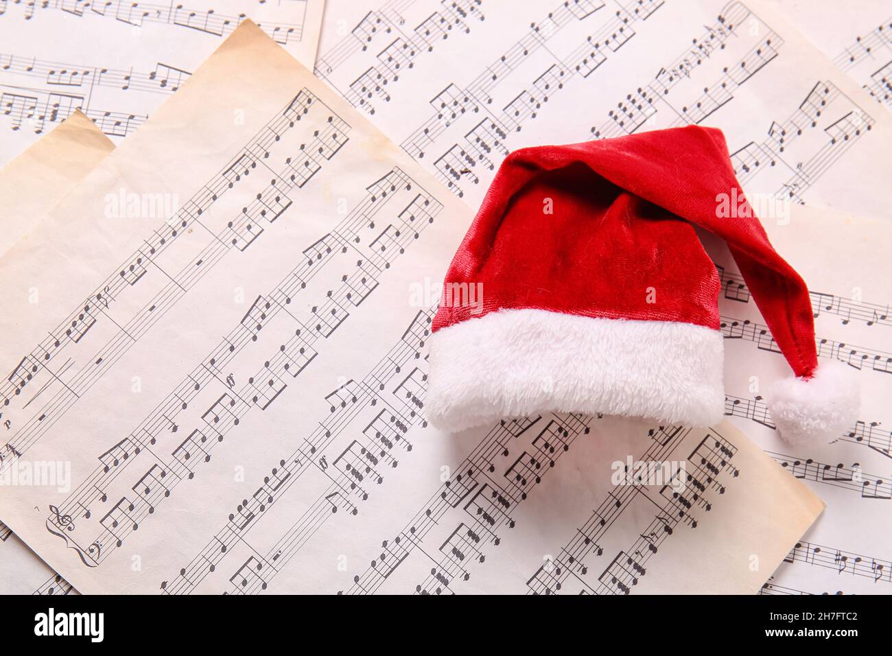 Musical note christmas hat hi-res stock photography and images - Alamy