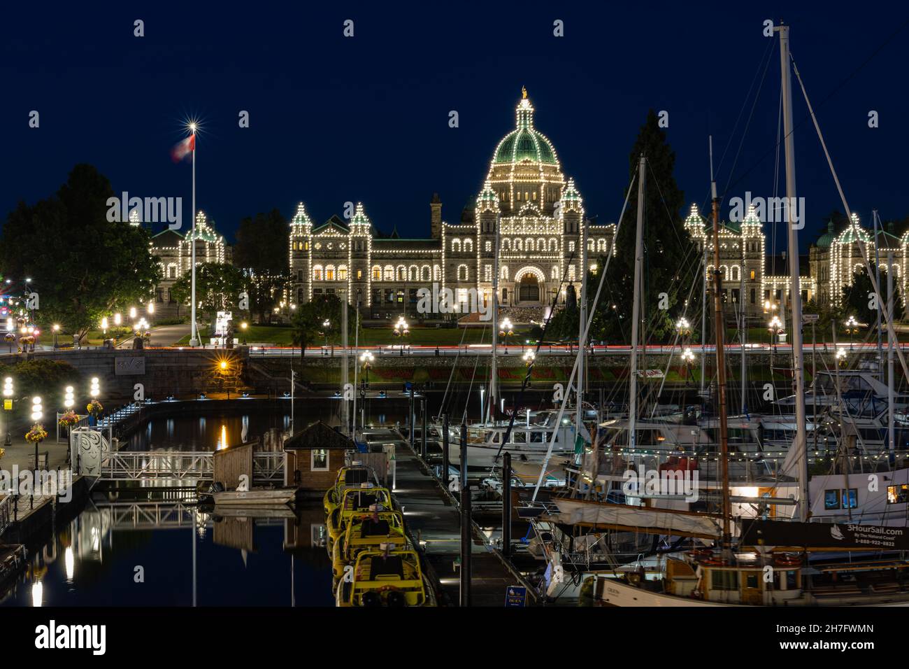 Beautiful inner harbour of Victoria night photo. Parliament legislature ...
