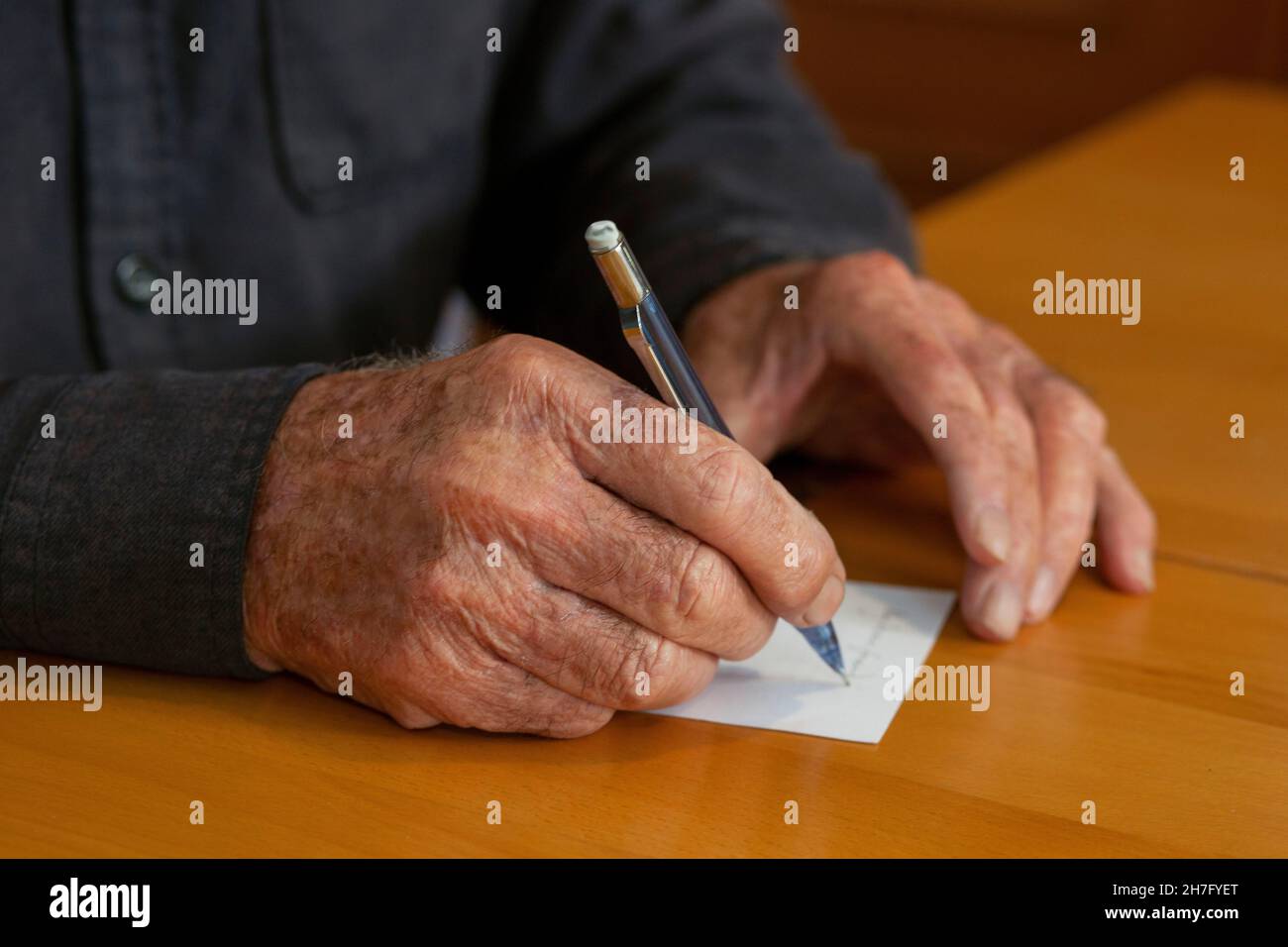 Elderly writing letter hi-res stock photography and images - Alamy