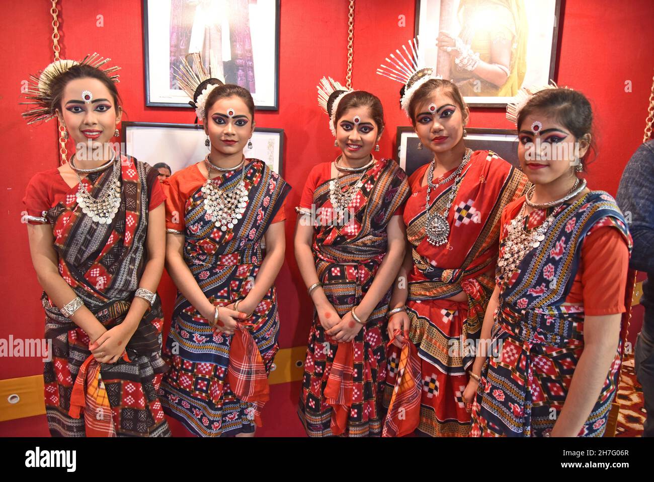 Tribal participants with their traditional dresses during the all India ...