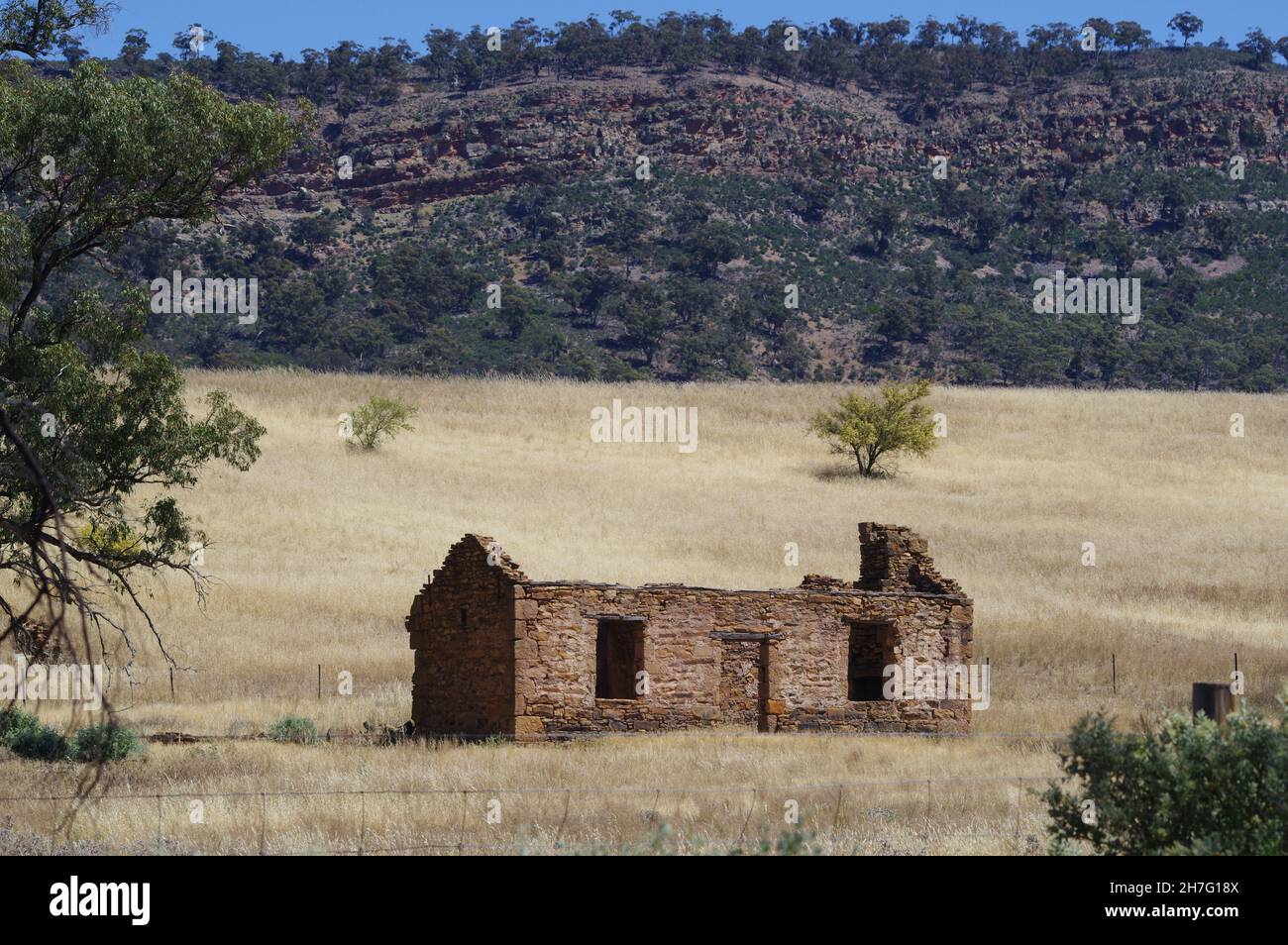 Deserted stone cottage Flinders Ranges desert scene South Australia ...