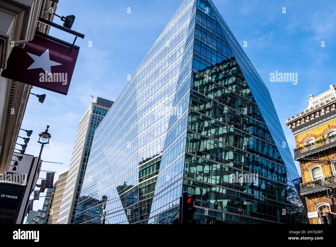 Asymmetric building hi-res stock photography and images - Alamy