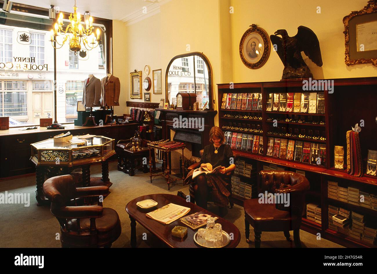 GREAT BRITAIN. LONDON. BRITISH CHIC. MOST OF THE TRADITIONNAL TAILORS ...