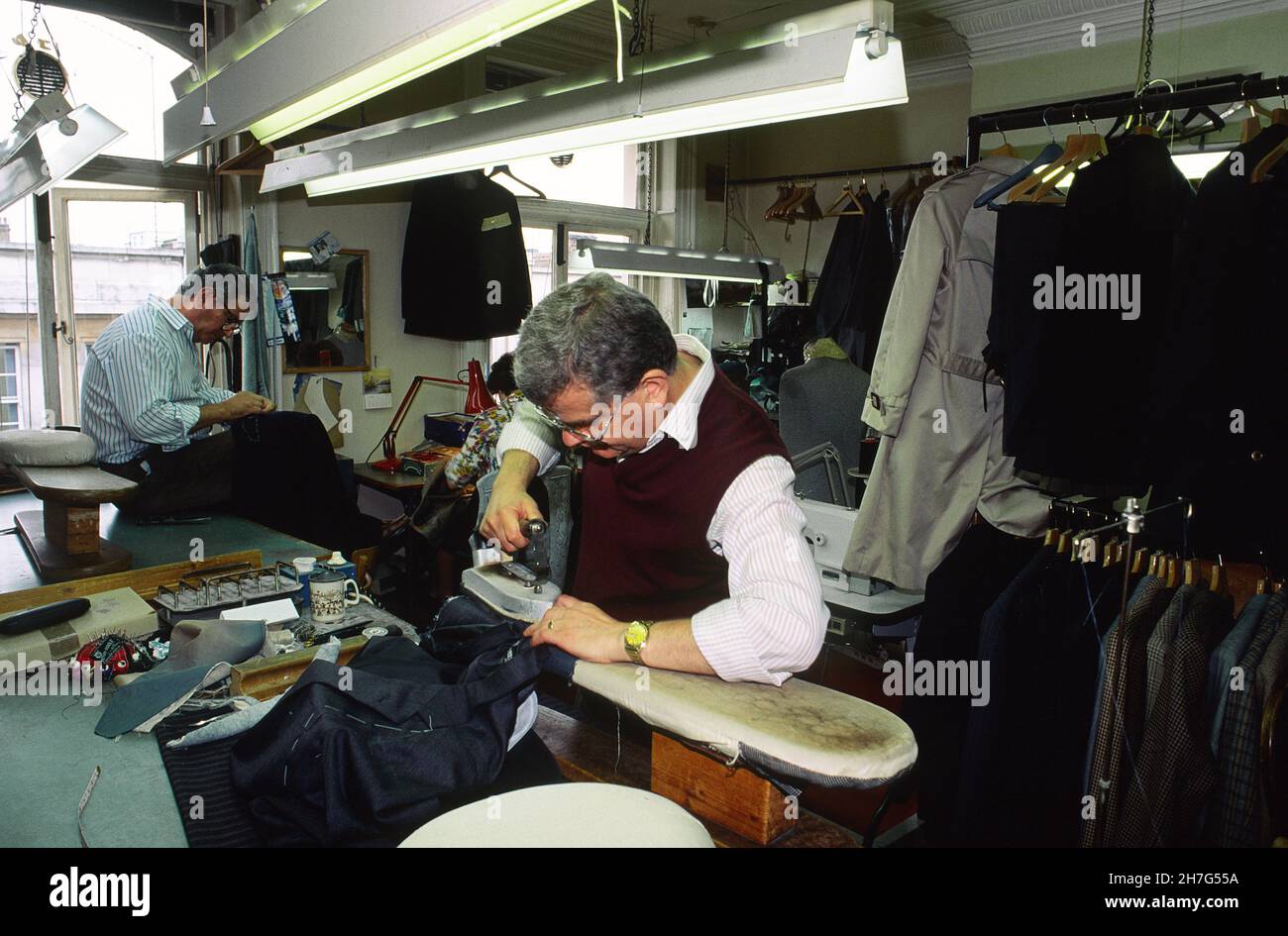 GREAT BRITAIN. LONDON. BRITISH CHIC. MOST OF THE TRADITIONNAL TAILORS ...