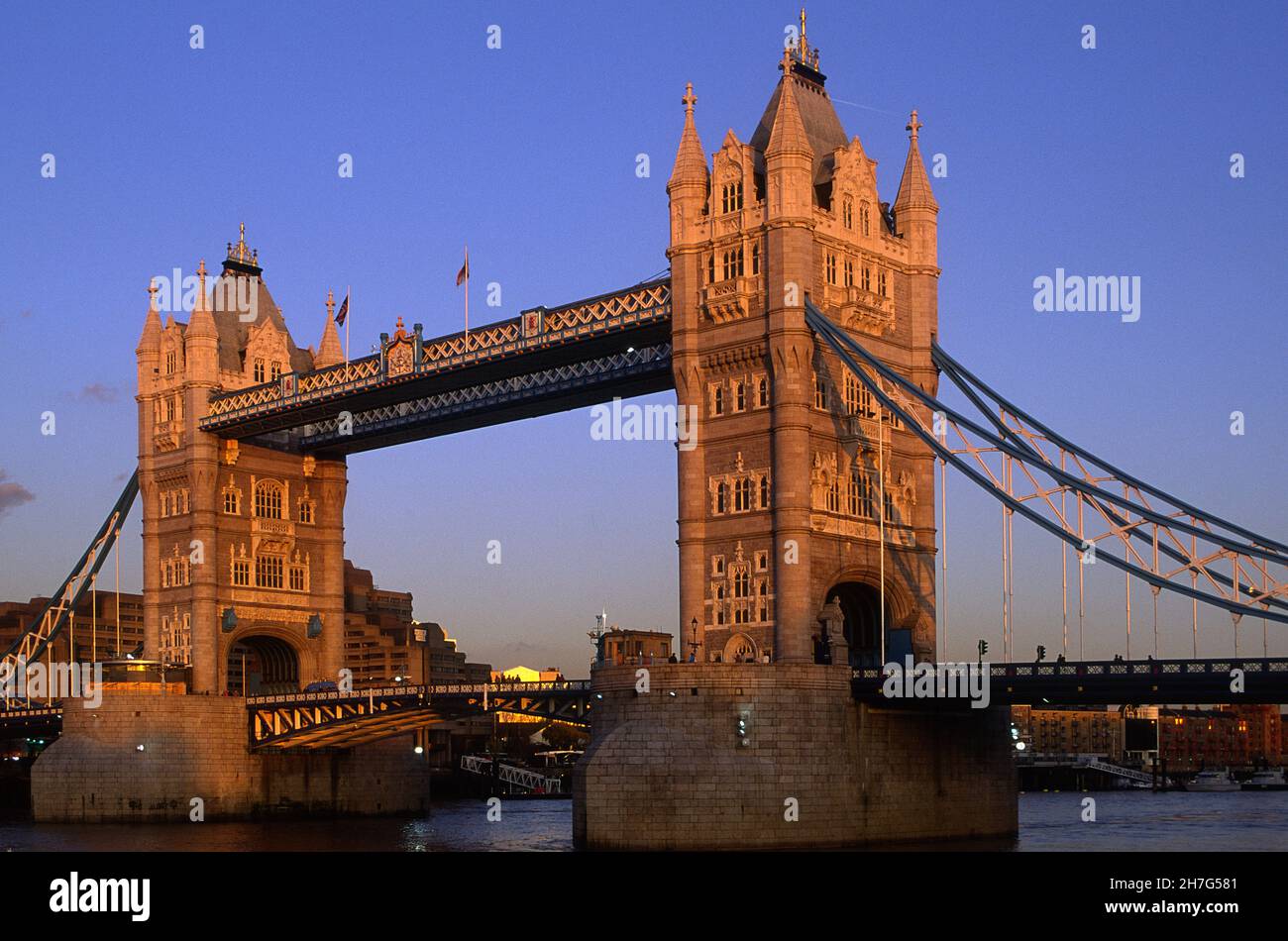 UNITED KINGDOM. ENGLAND. LONDON. THE TOWER BRIDGE WAS ACHIEVED IN 1894 ...