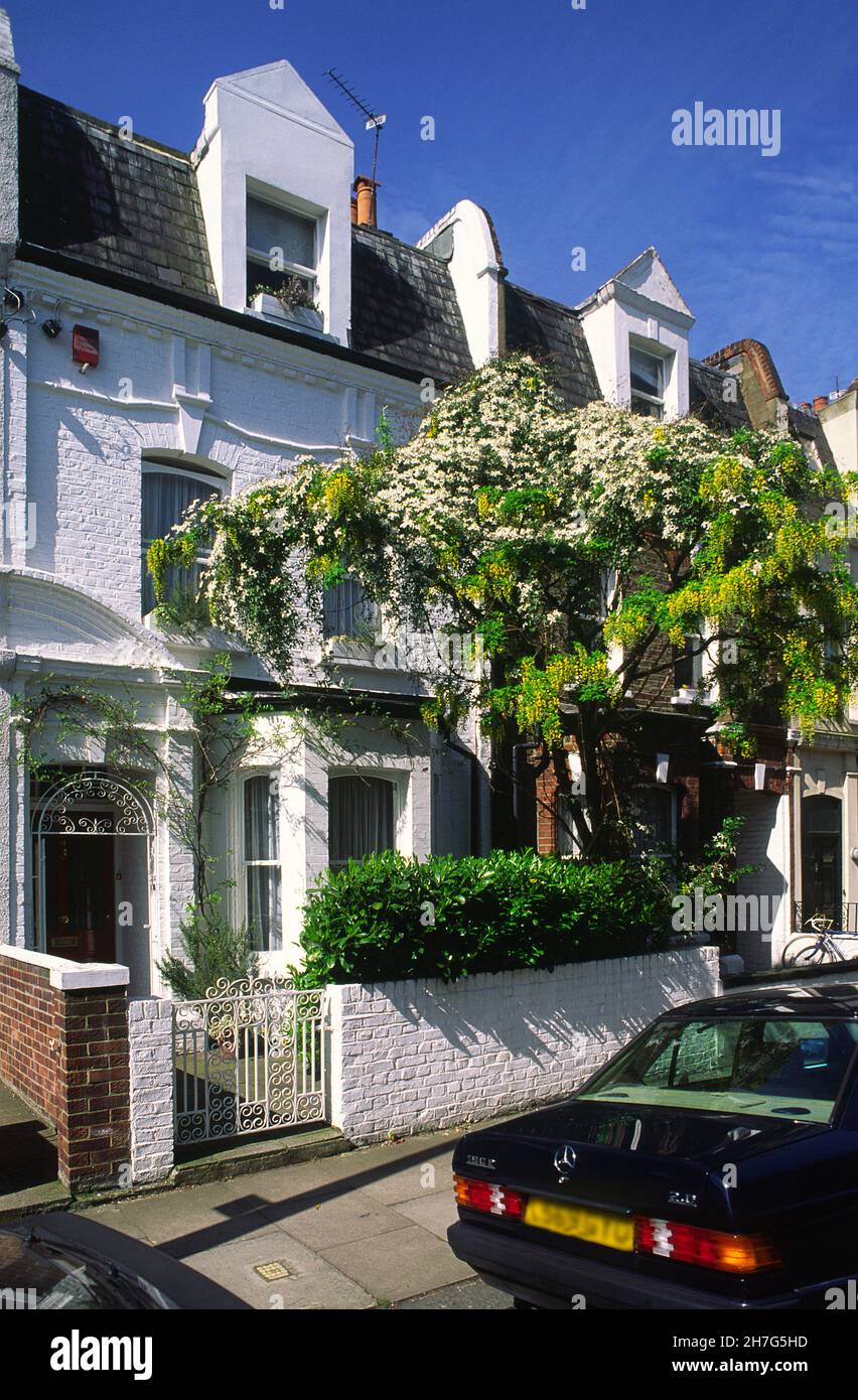 UNITED KINGDOM. ENGLAND. LONDON. NICE HOUSES IN KENSIGNTON Stock Photo ...