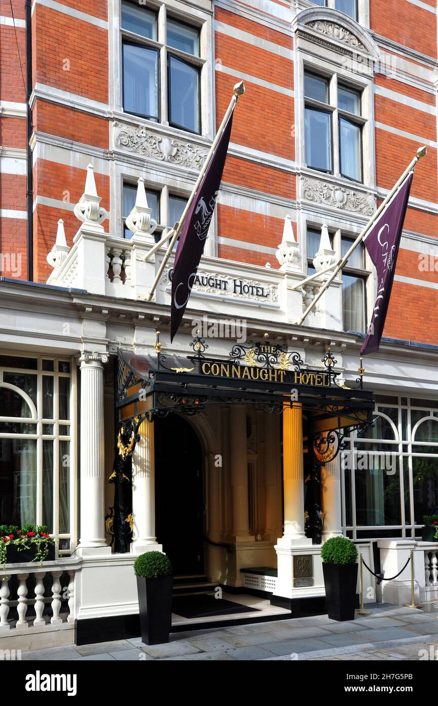 The connaught hotel london exterior hi-res stock photography and images ...