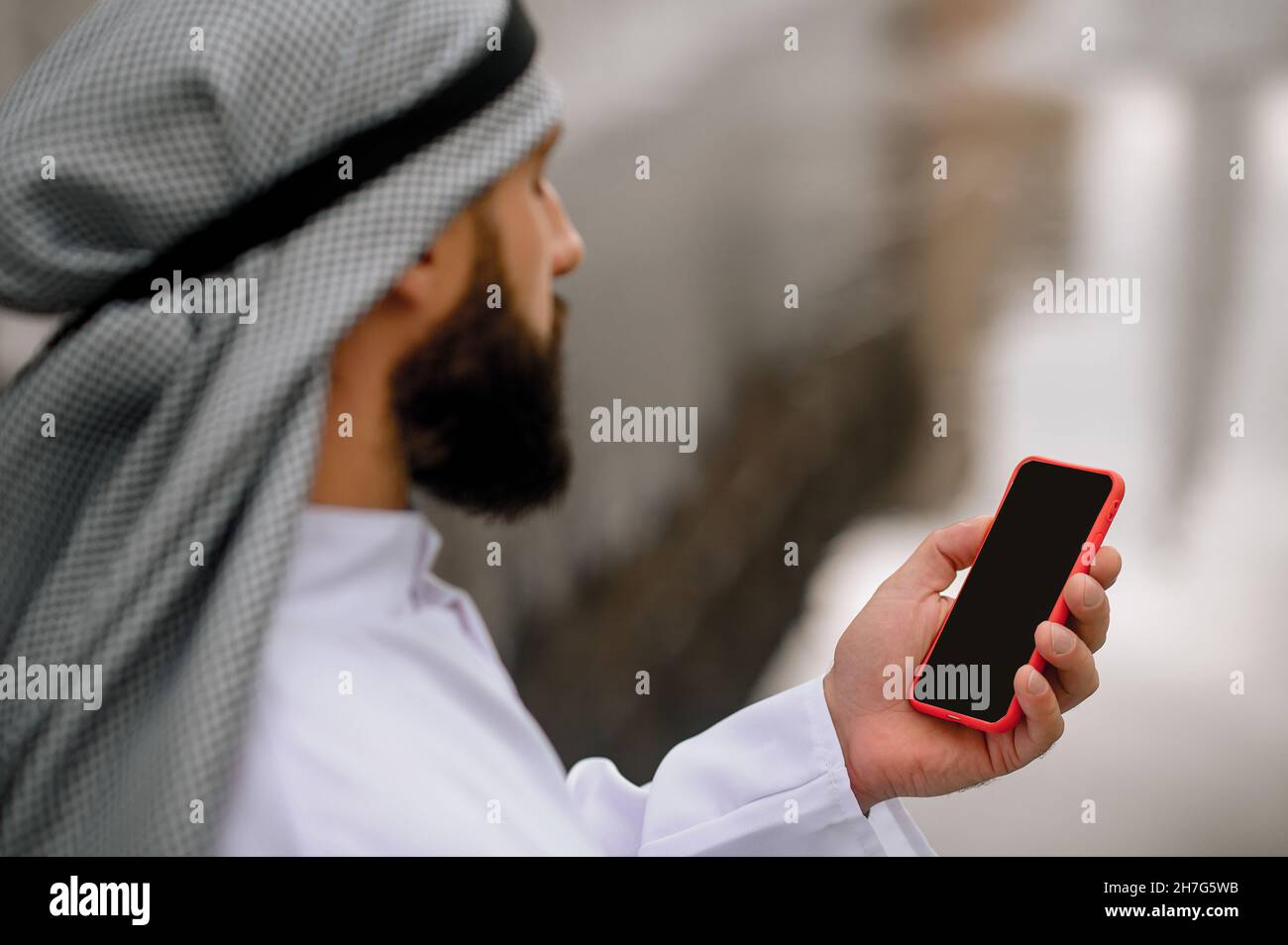 Saudi arabian man hi-res stock photography and images - Alamy