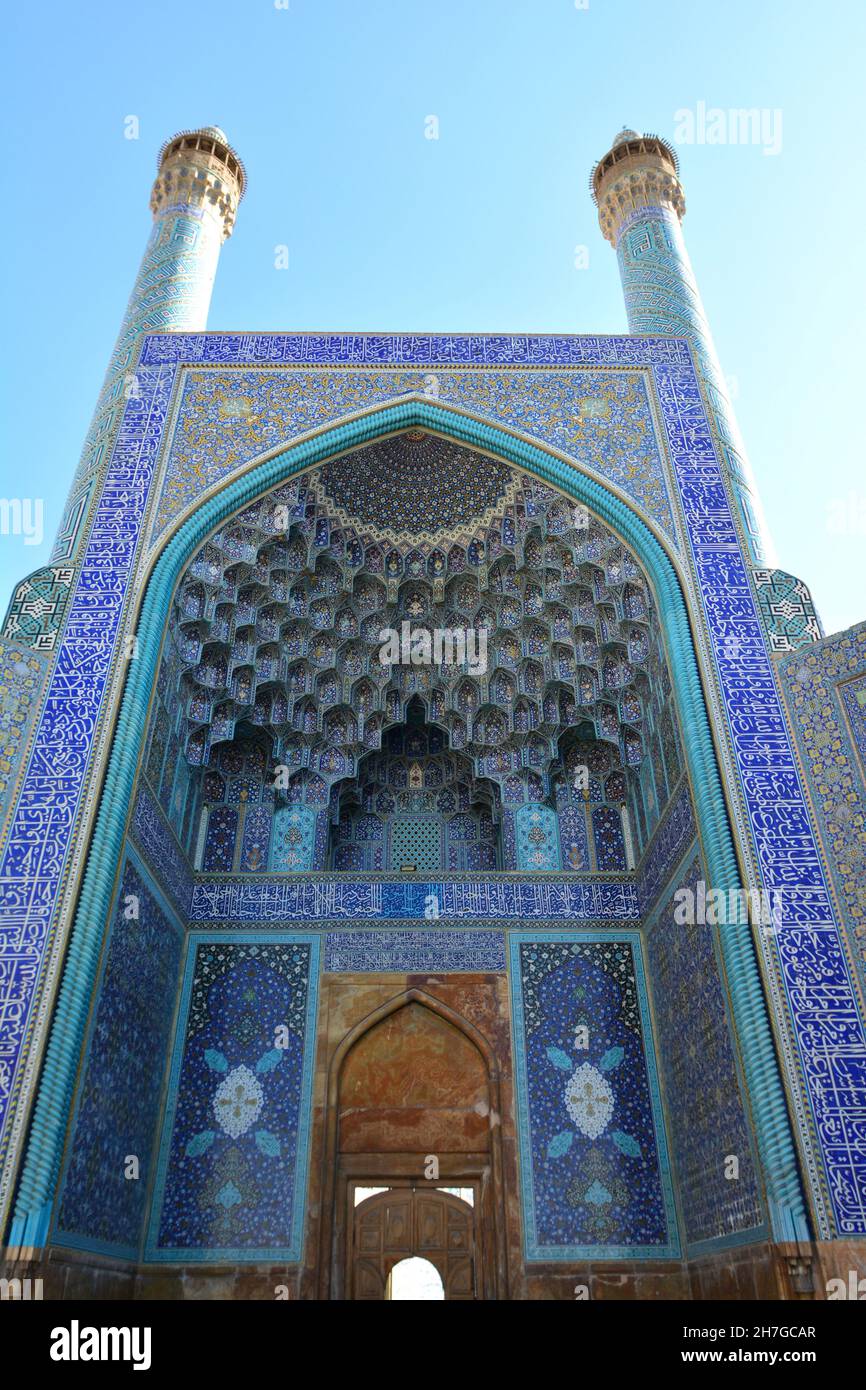 IRAN. ISPAHAN ESFAHAN. EMAM SQUARE. THE ENTRANCE WITH THE TWO MINARETS ...