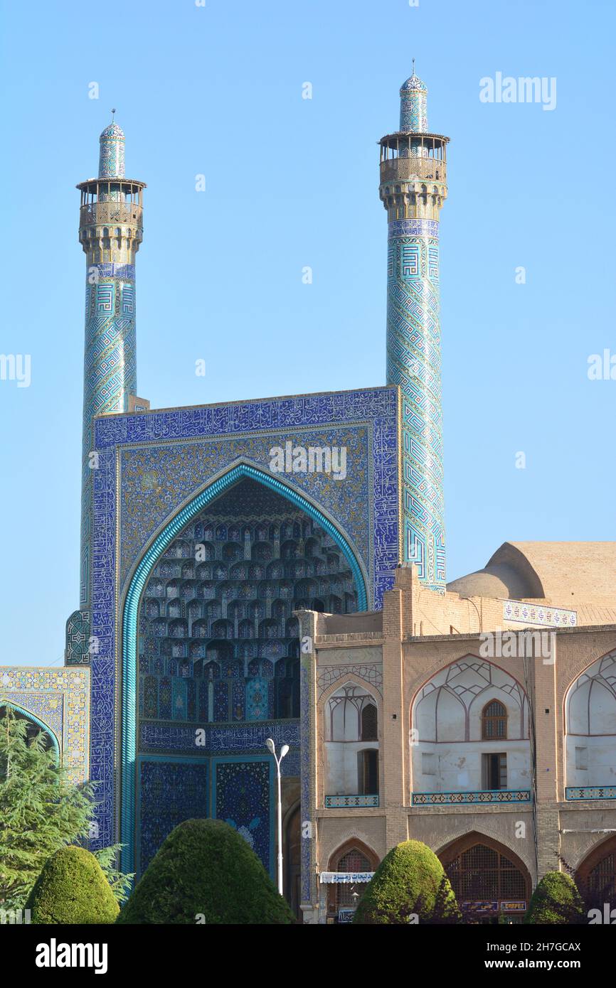 IRAN. ISPAHAN ESFAHAN. EMAM SQUARE. THE ENTRANCE WITH THE TWO MINARETS ...