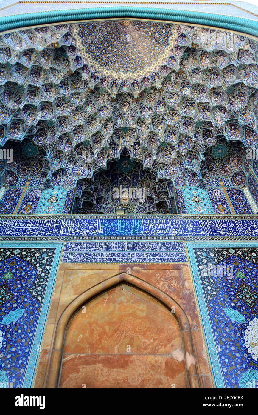 IRAN. ISPAHAN ESFAHAN. EMAM SQUARE. DETAIL OF THE ENTRANCE WITH THE TWO ...