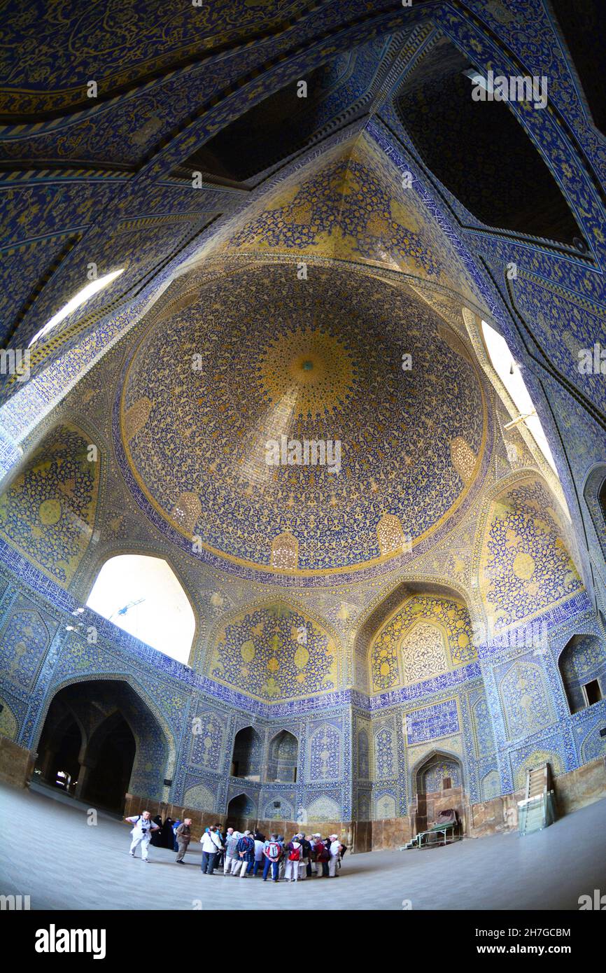 IRAN. ISPAHAN ESFAHAN. EMAM SQUARE.TOURISTS UNDER THE DOME OF THE EMAM ...