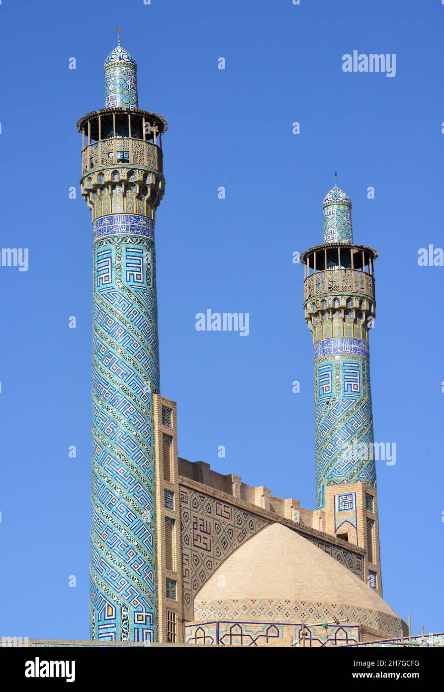 IRAN. ISPAHAN ESFAHAN. EMAM SQUARE. THE TWO MINARETS OF THE EMAM MOSQUE ...