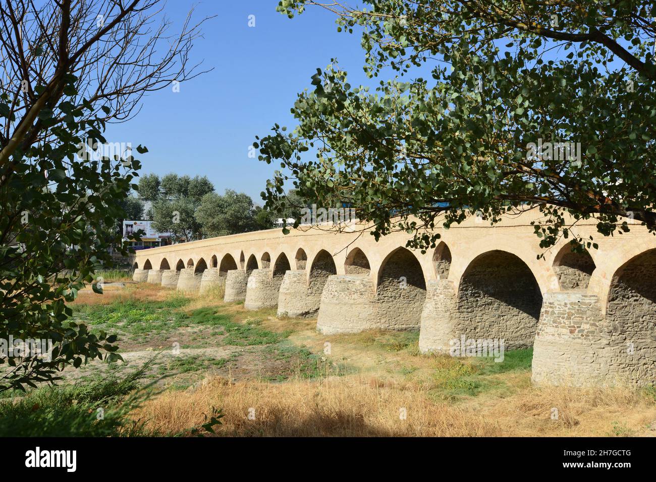 IRAN. ISPAHAN ESFAHAN. THE POL-E CHAHRESTAN BRIDGE IS THE OLDEST OF THE ...