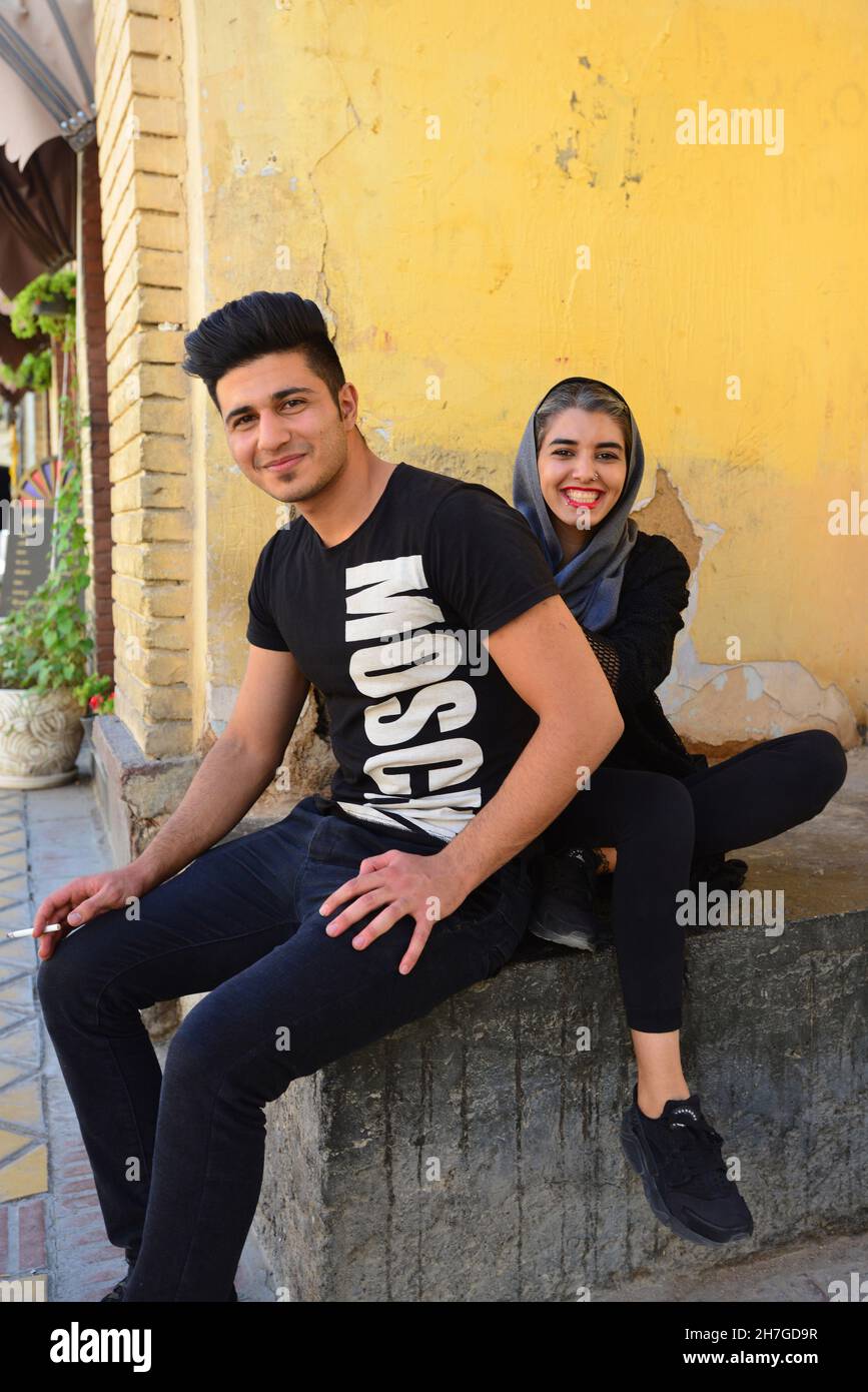 IRAN. TEHERAN. YOUNGS FASHIONISTAS IN THE STREET Stock Photo - Alamy