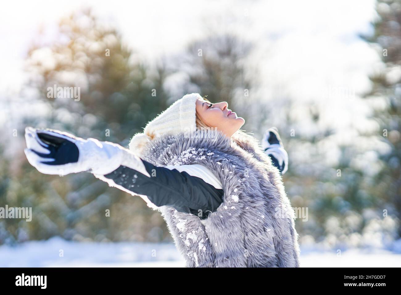 Nice young happy woman in winter scenery Stock Photo - Alamy