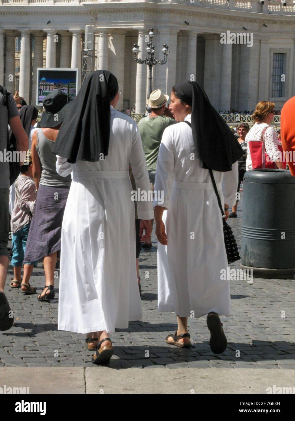 Two nuns among tourists at the Saint Peter's Basilica Square, Vatican ...