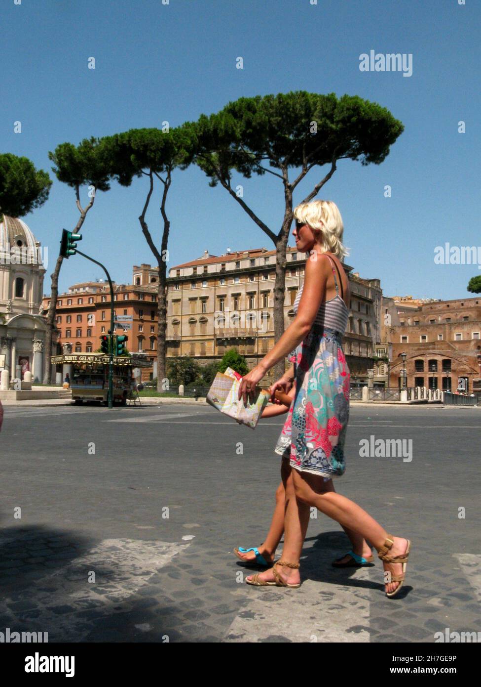 Family sightseeing rome hi-res stock photography and images - Alamy