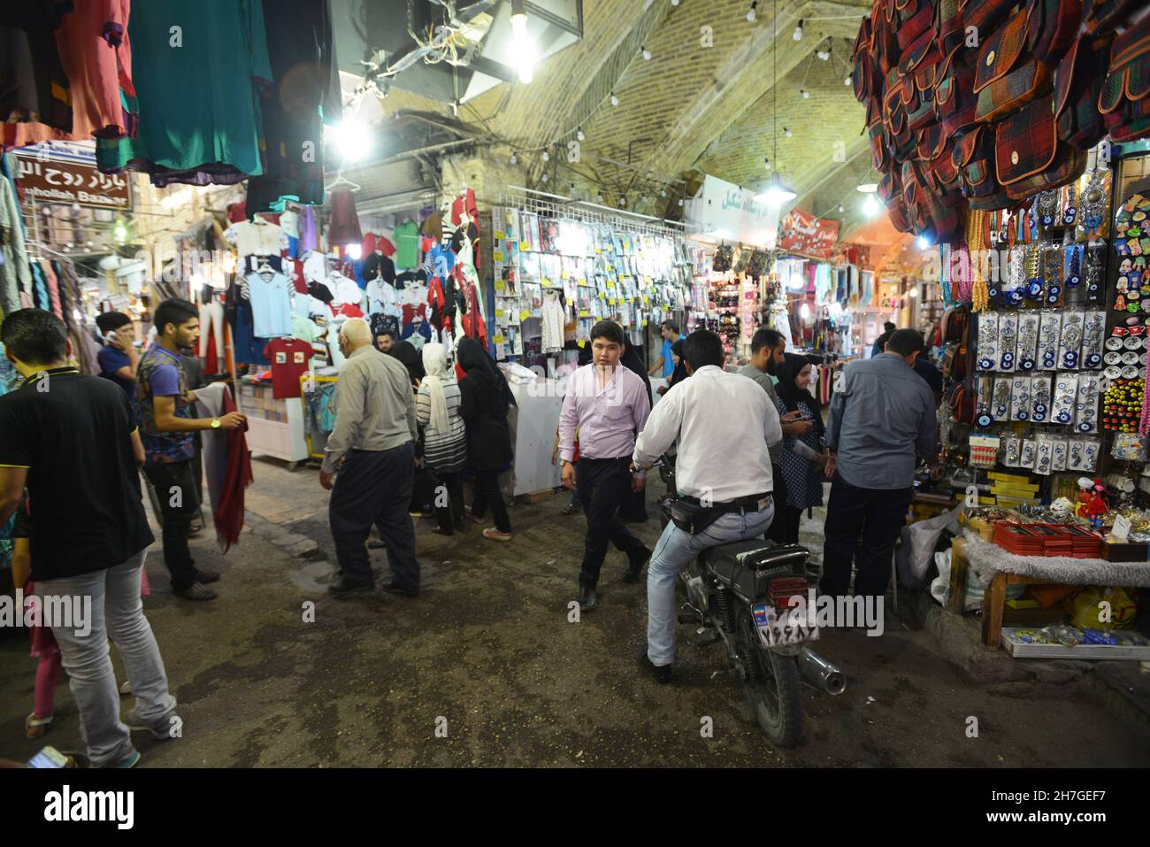 IRAN. SHIRAZ. THE GREAT BAZAAR OF VAKIL WAS FIRST BUILT DURING THE XITH ...