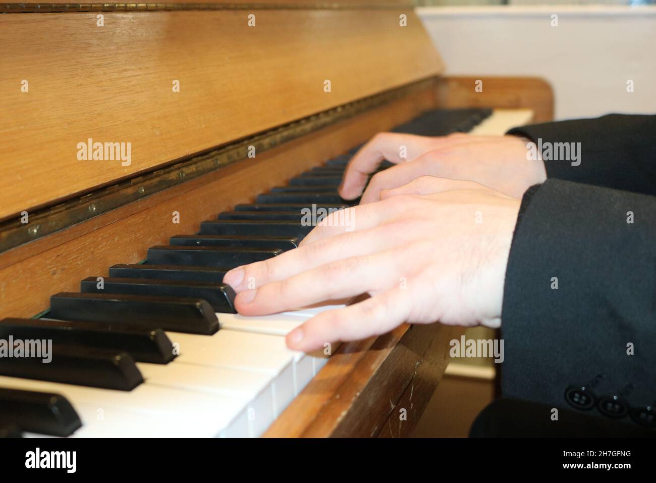 man playing piano keys Stock Photo - Alamy