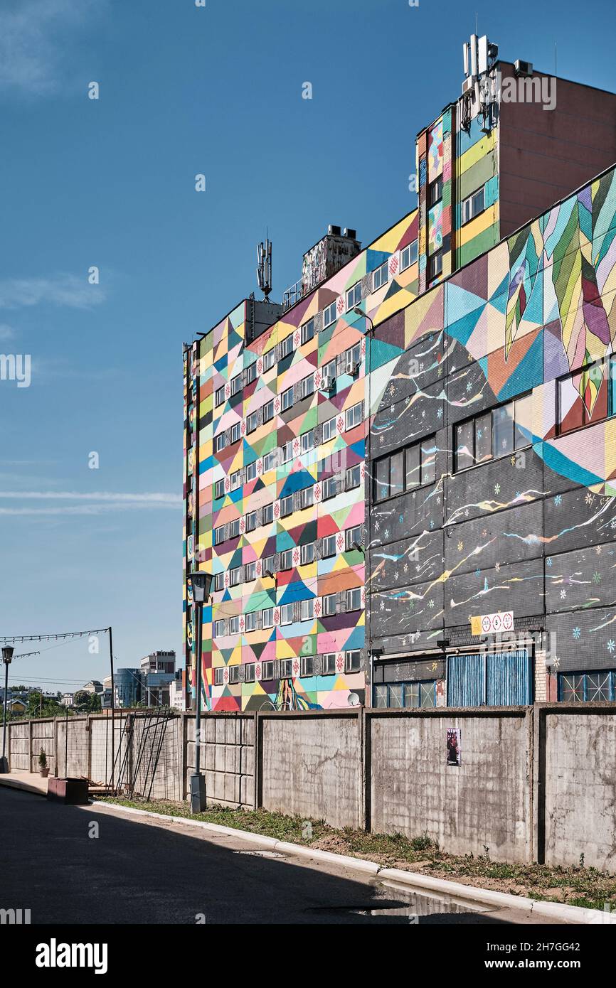A laneway in the hipster Leninsky district near Oktyabrskaya Street ...