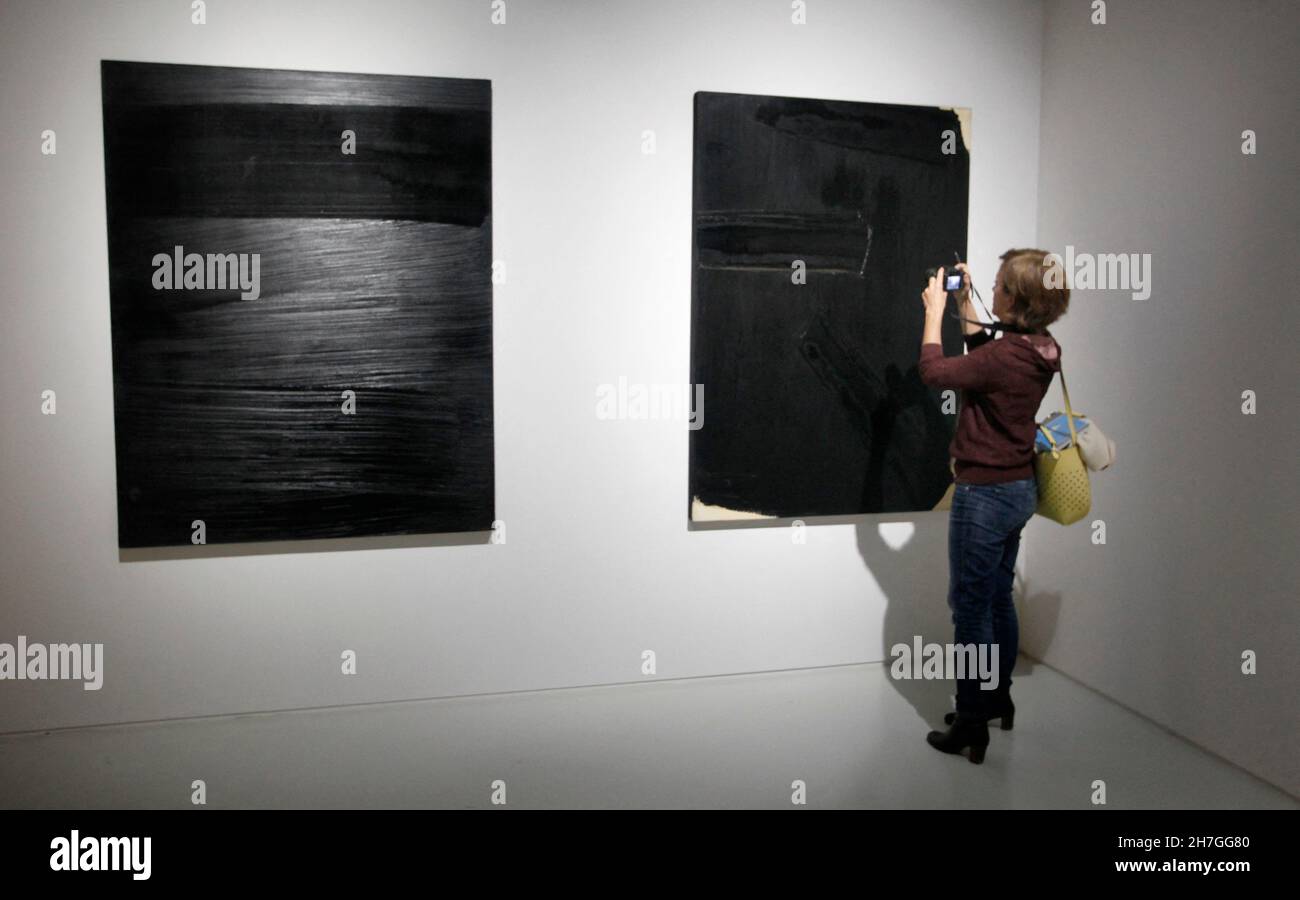 Pierre soulages exhibition hi-res stock photography and images - Alamy