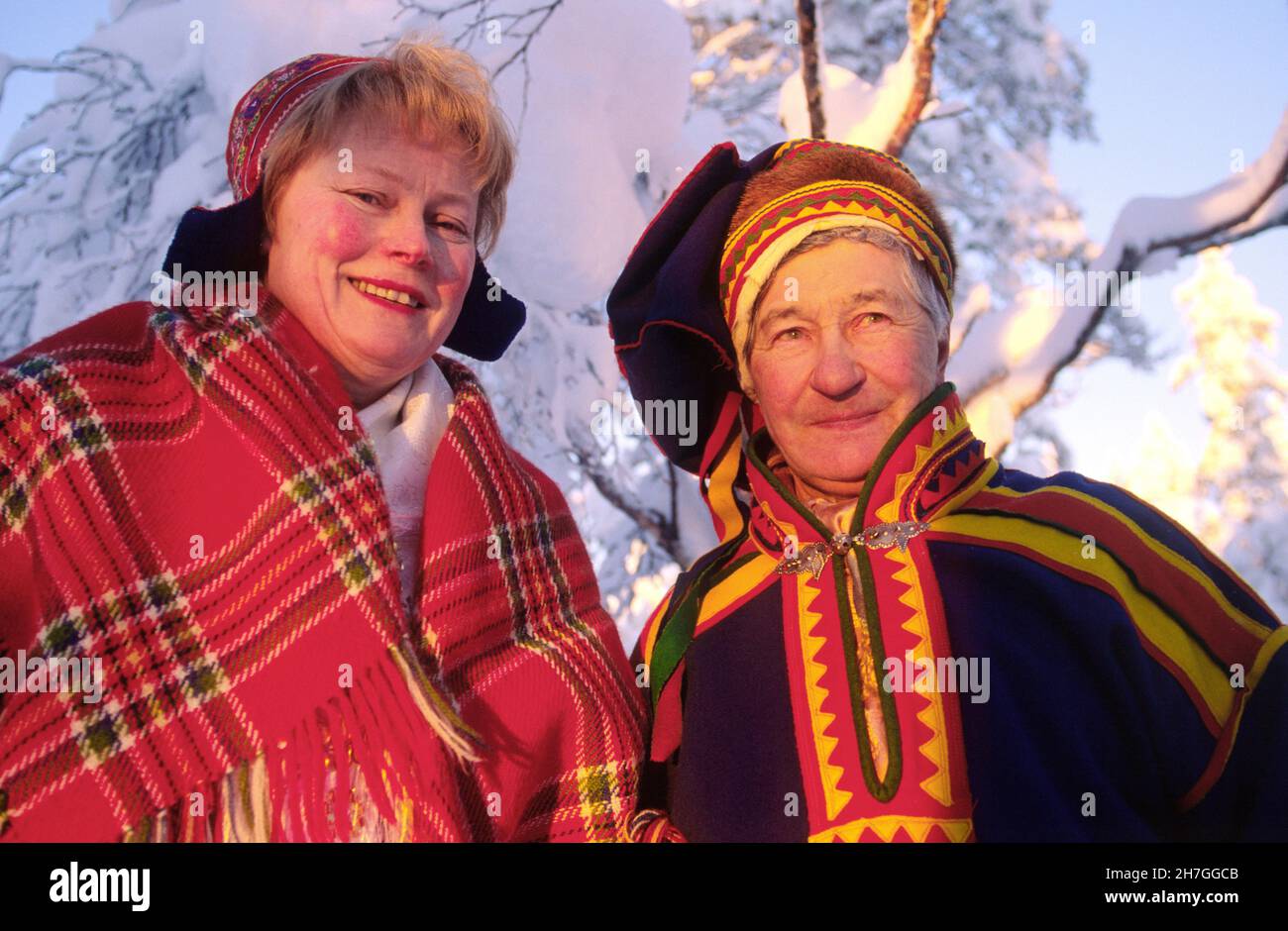 SCANDINAVIA. FINLAND IN WINTER. LAPP PEOPLE IN THEIR TRADITIONNAL ...