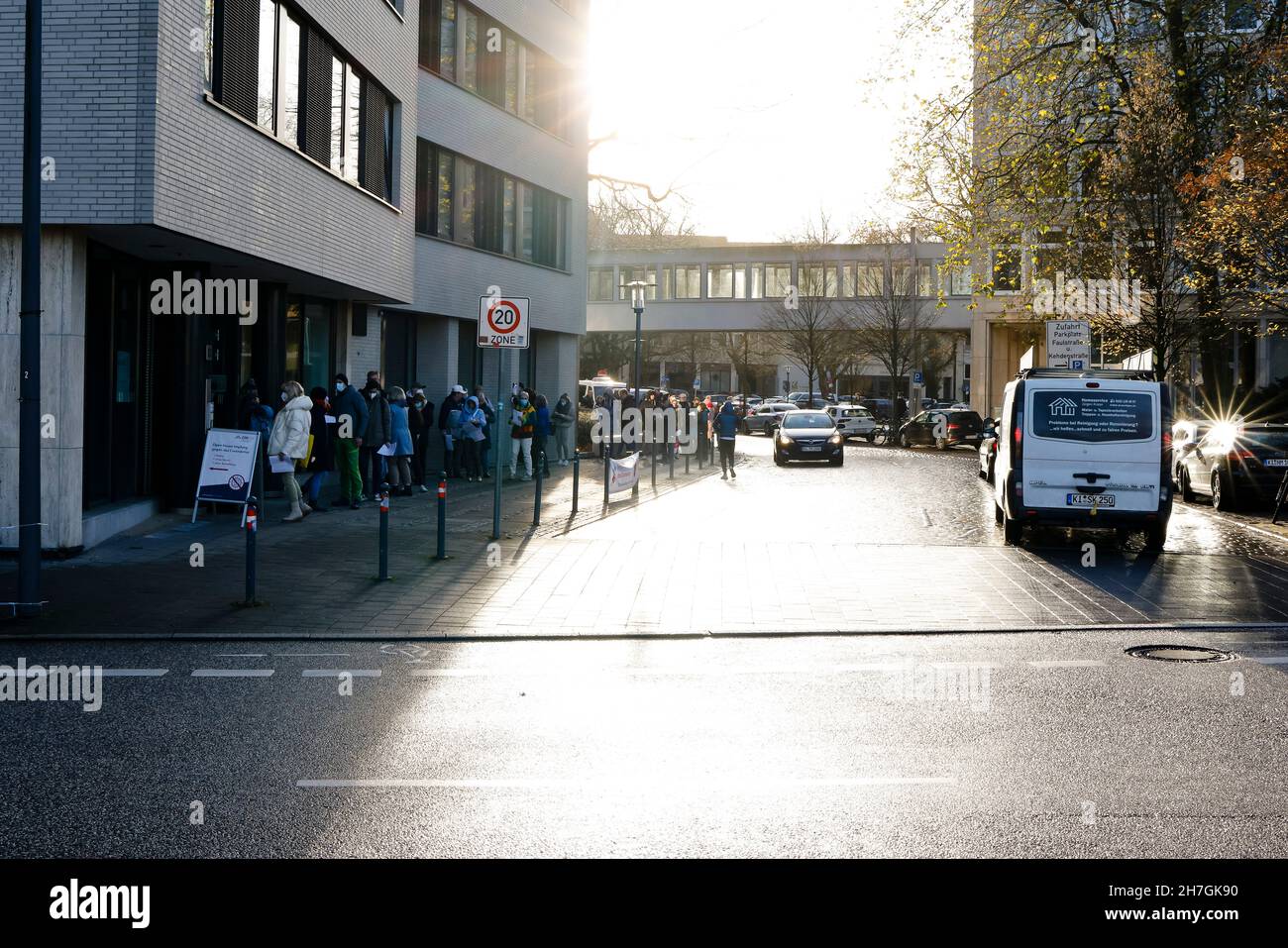 People queue up vaccination hi-res stock photography and images - Alamy