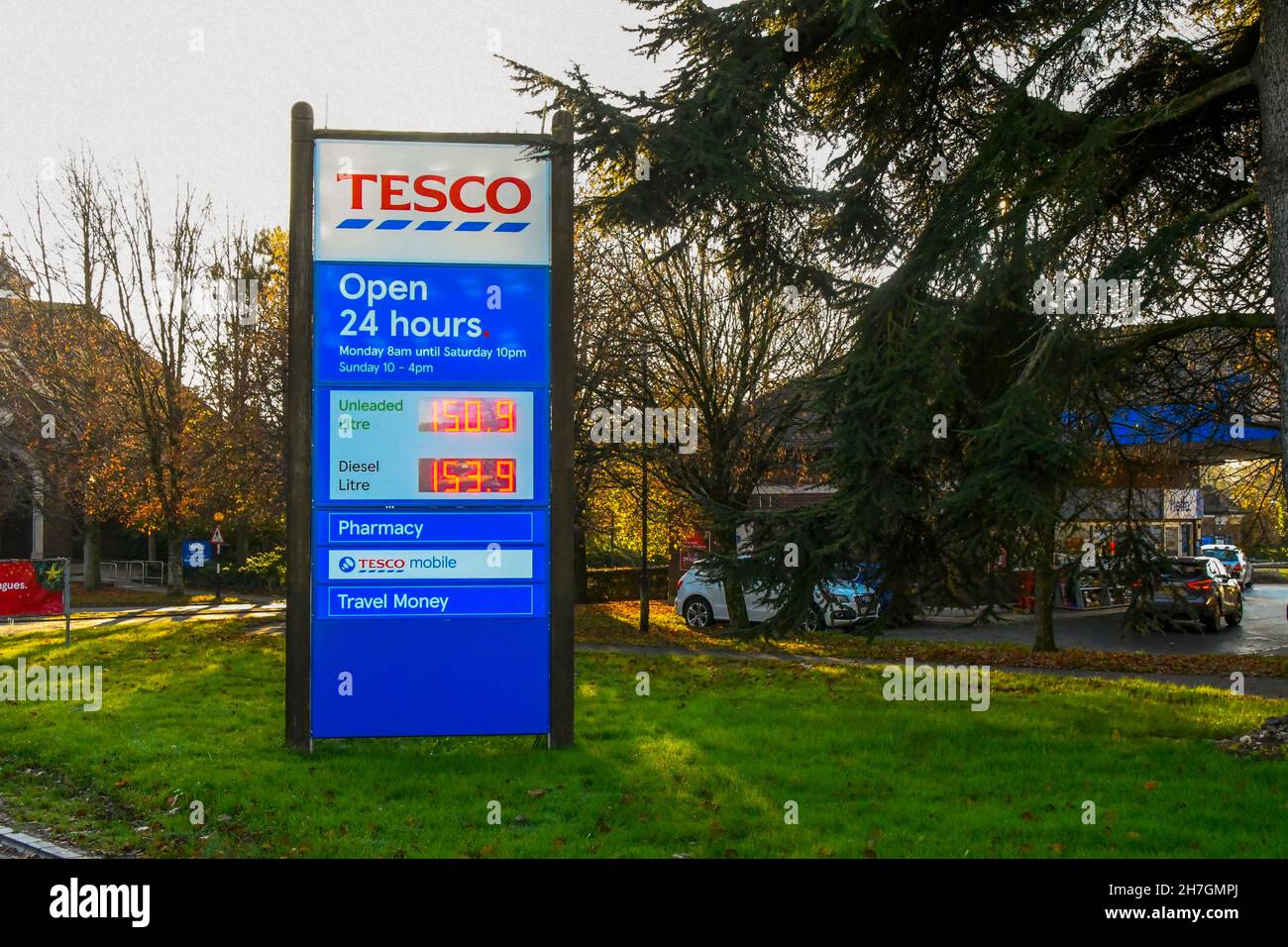 Tesco business sign hi-res stock photography and images - Alamy
