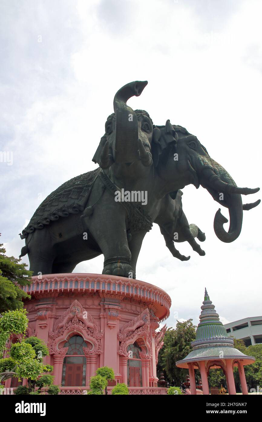 Three headed elephant hi-res stock photography and images - Alamy