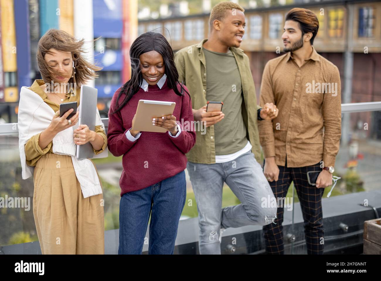 Students use digital devices at university campus Stock Photo - Alamy