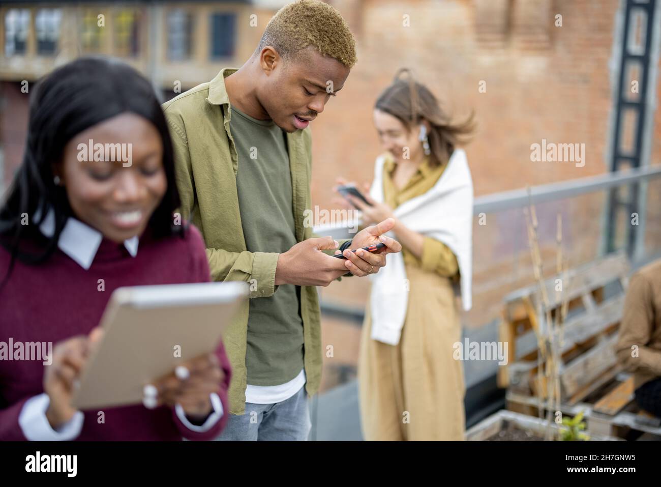 Students use digital devices at university campus Stock Photo - Alamy