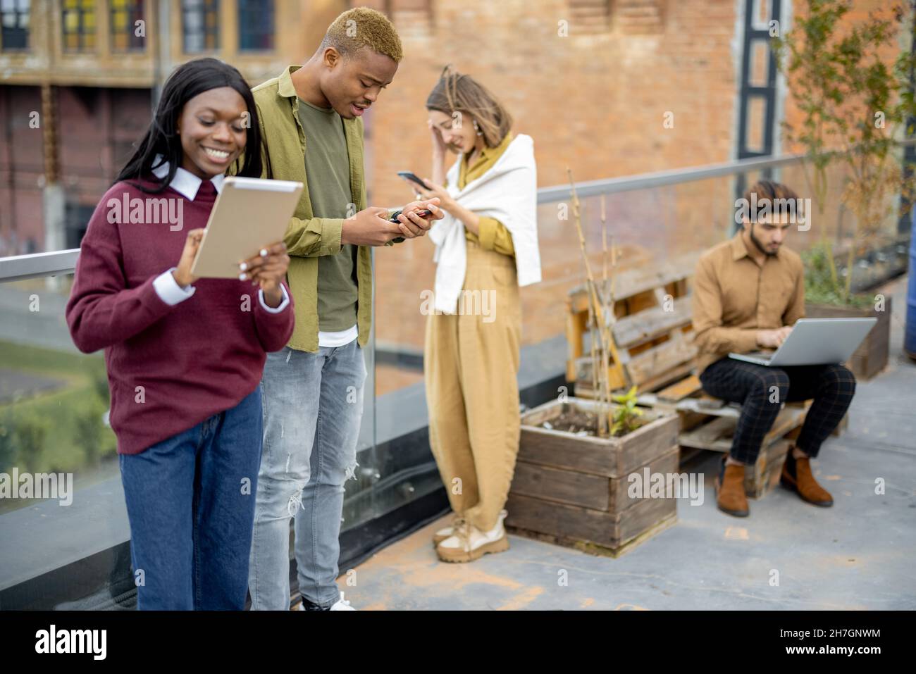 Students use digital devices at university campus Stock Photo - Alamy