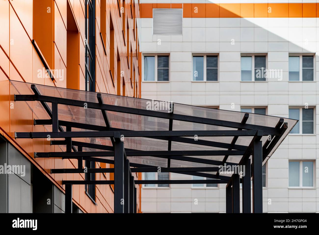 New glass canopy entrance hi-res stock photography and images - Alamy