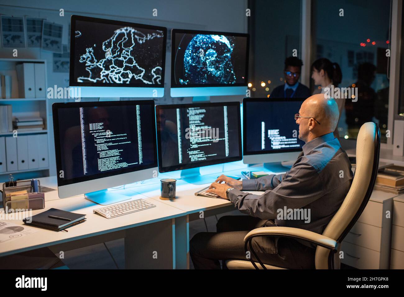 Two bald people hi-res stock photography and images - Alamy