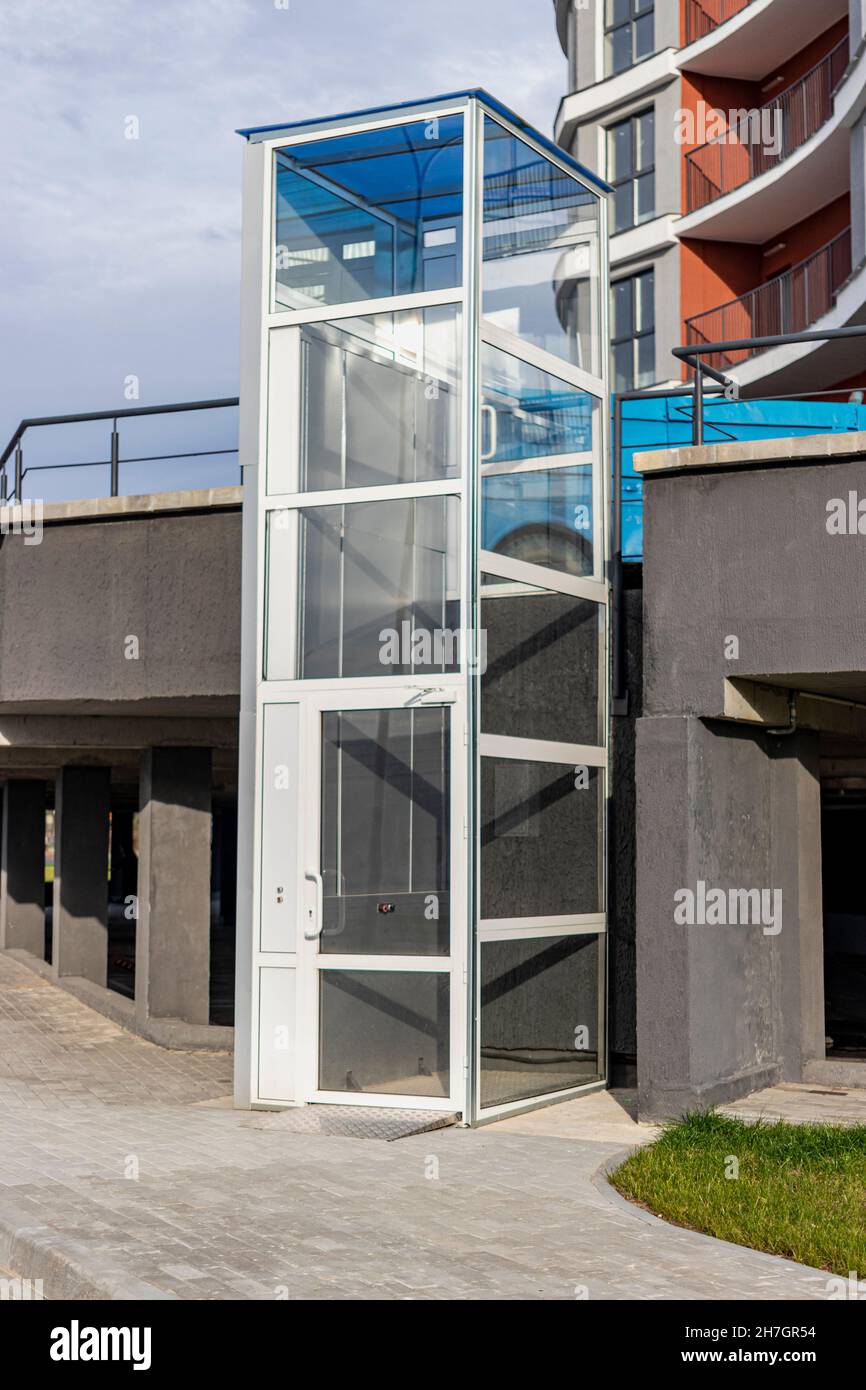 Outdoor Glass Elevator High Resolution Stock Photography and Images - Alamy
