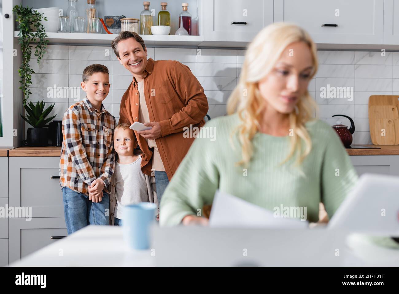 Working parents with their kids hi-res stock photography and images - Alamy