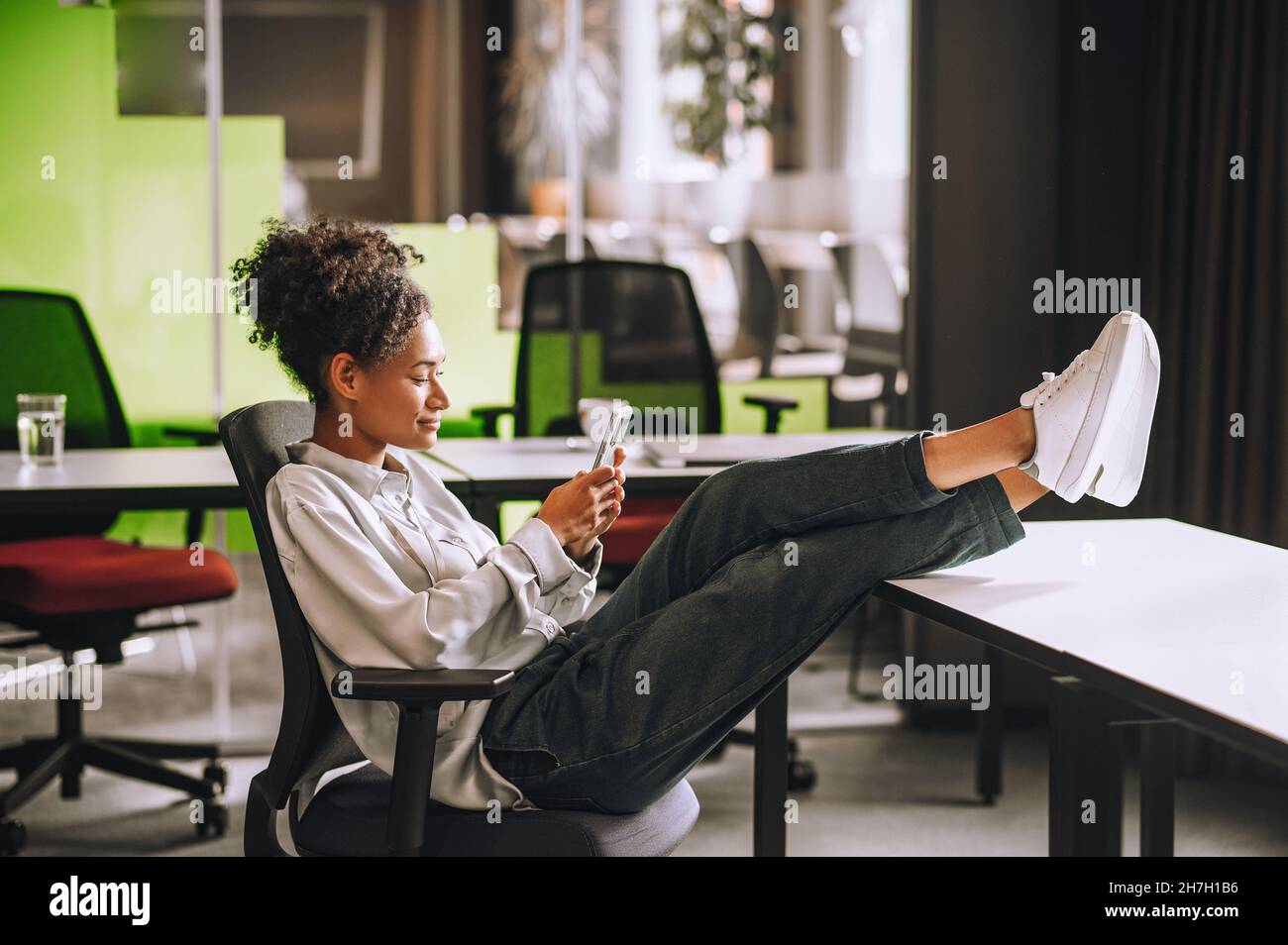 Legs on table in office hi-res stock photography and images - Alamy
