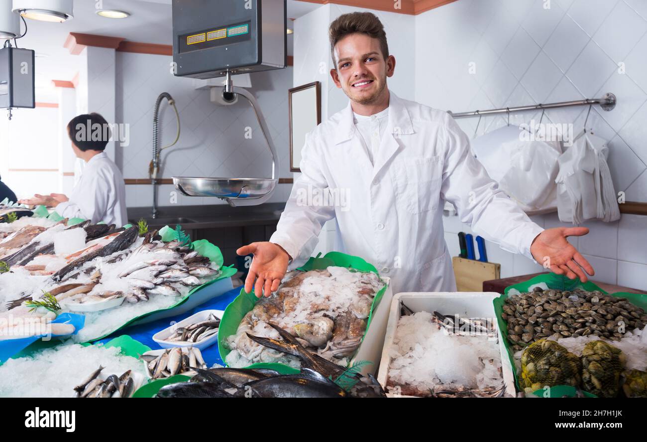 Woman working fish counter hi-res stock photography and images - Alamy