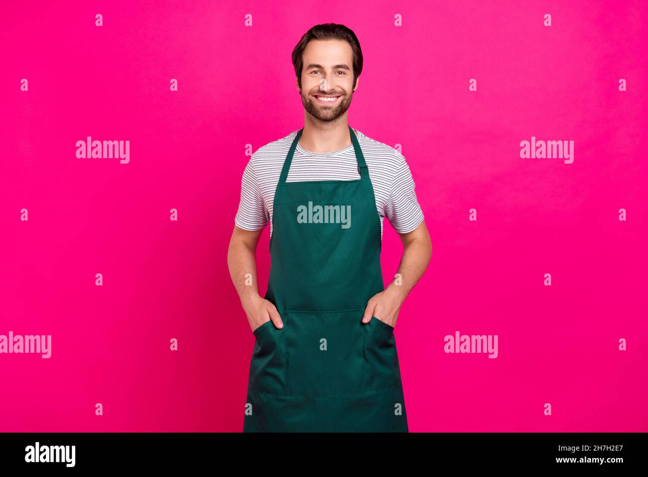 Photo of young cheerful guy arms in pocket confident hairdresser ...