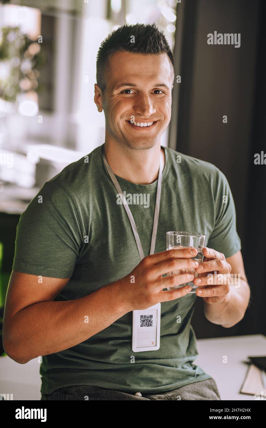 Water in hands hi-res stock photography and images - Alamy