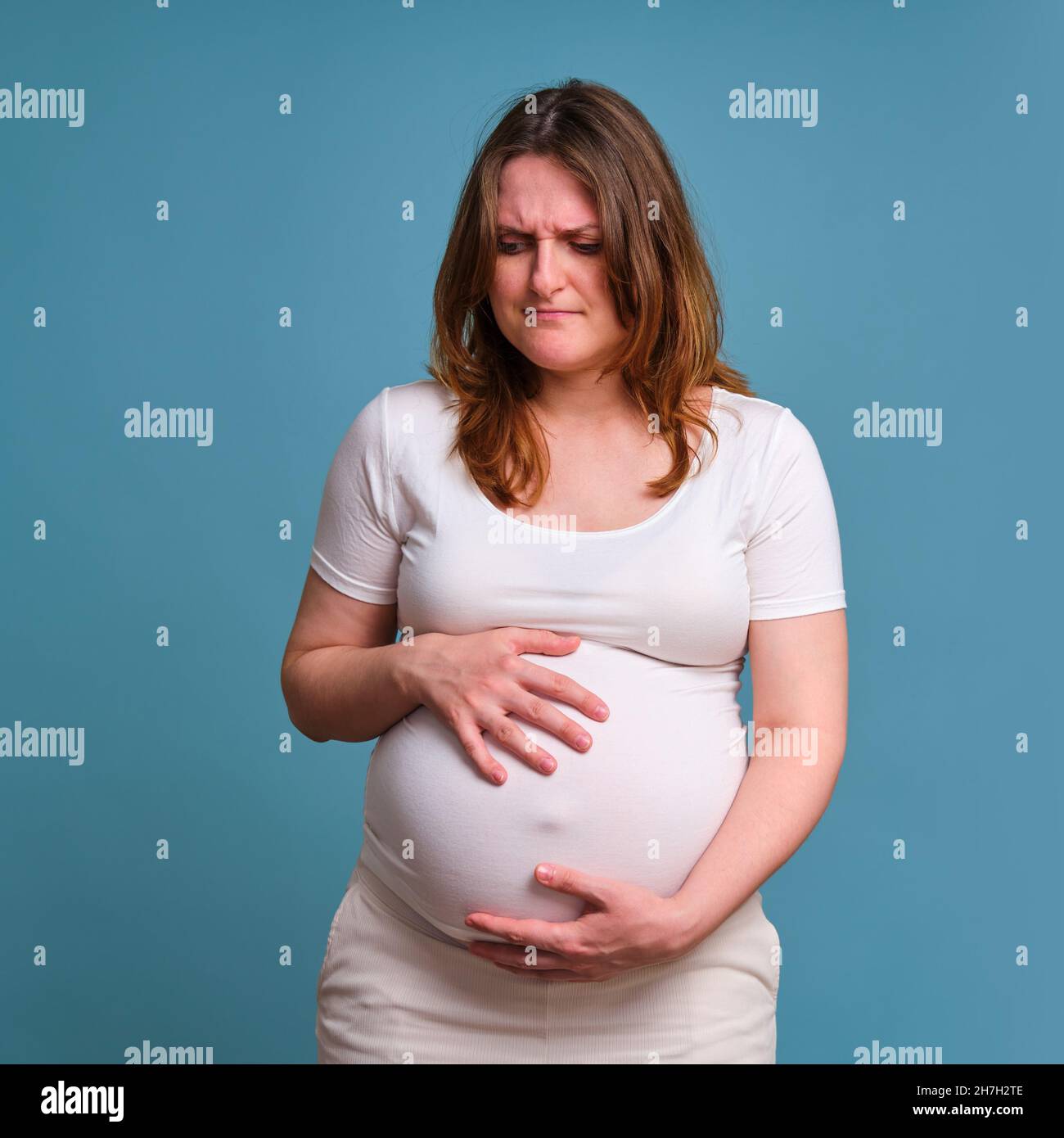 Pregnant labor hospital standing hi-res stock photography and images ...