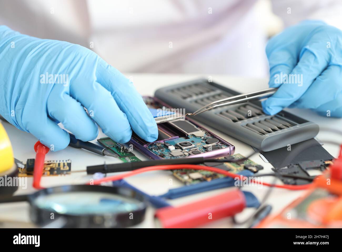 Mobile repairing in lab hi-res stock photography and images - Alamy