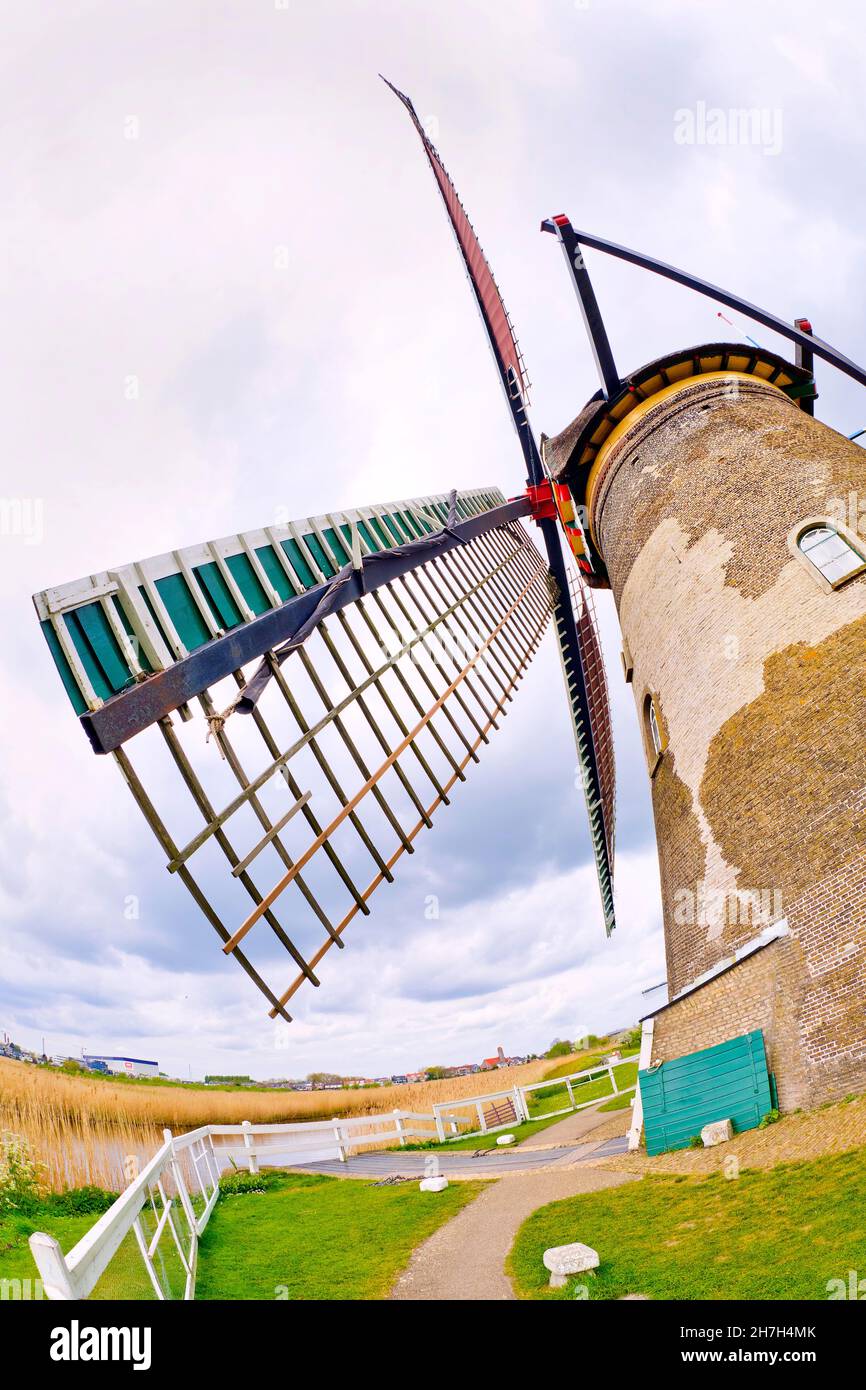 Kinderdijk, Traditional Dutch Windmills Pumping Water, UNESCO World ...