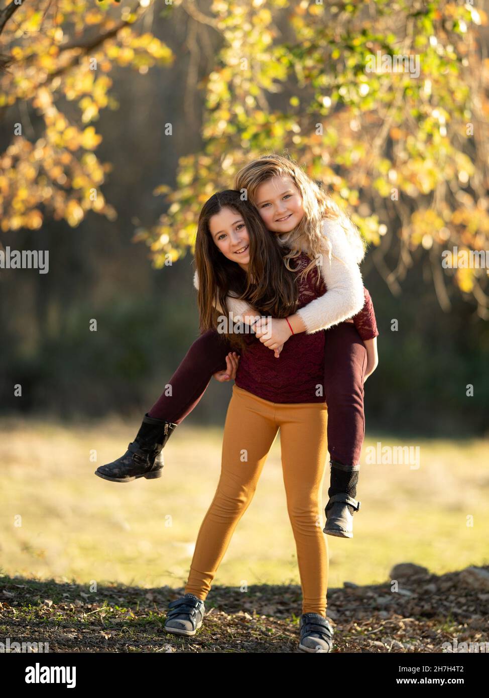 Female friends sunbathing hi-res stock photography and images - Alamy