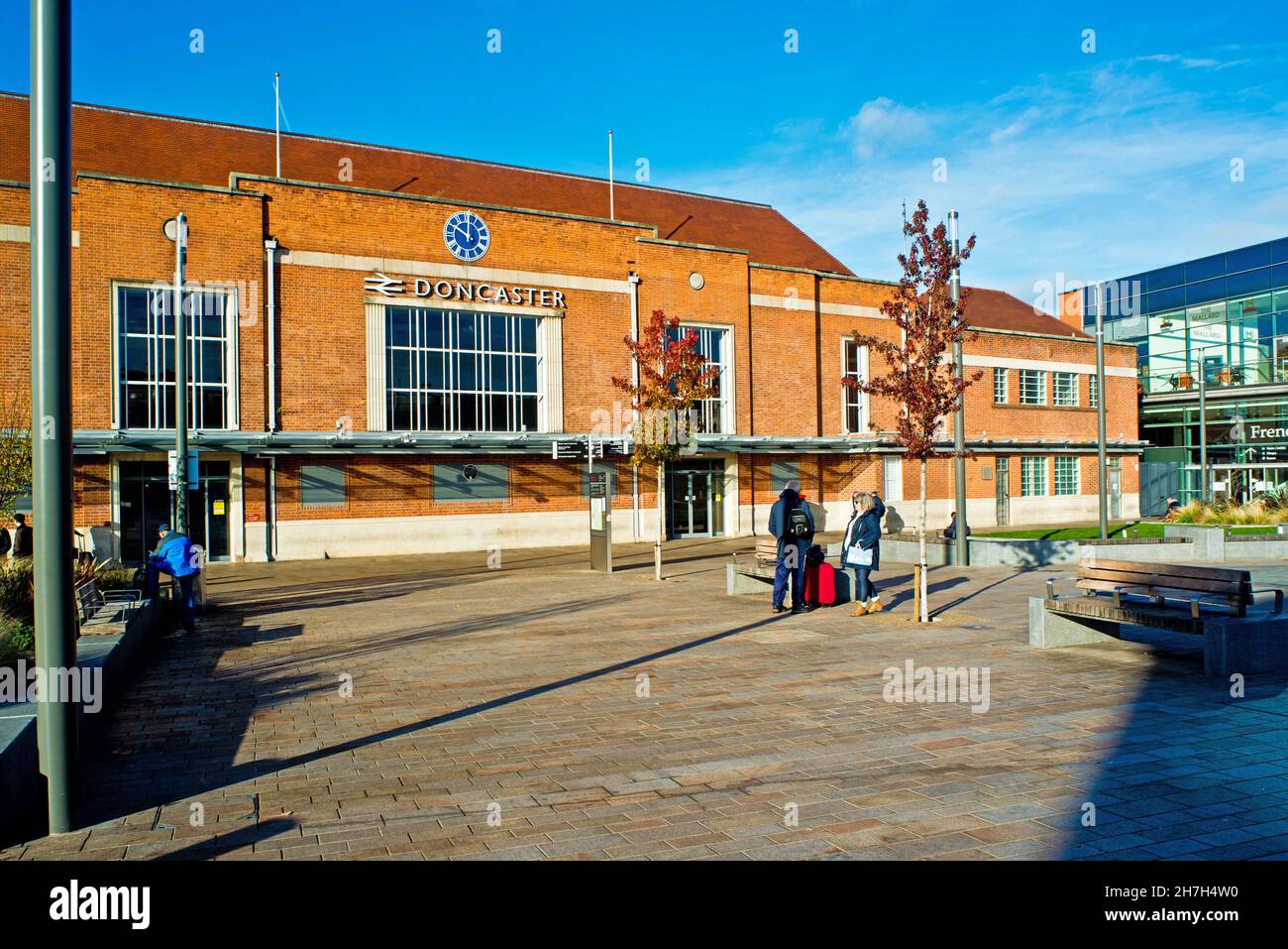 Doncaster railway station hi-res stock photography and images - Alamy