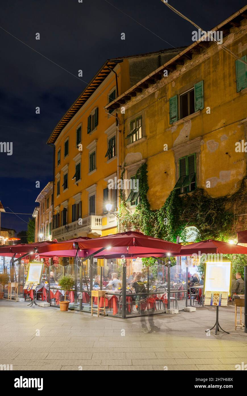 Europe, Italy, Tuscany, Pisa, Cafés and Restaurants along Via Santa ...